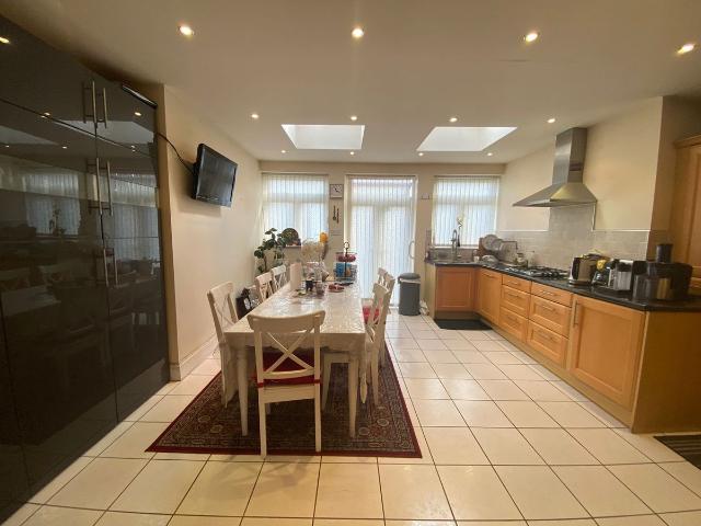 Broadoak Avenue, Enfield EN3, 4 bed semi detached house to rent, £2,600 pcm | PrimeLocation