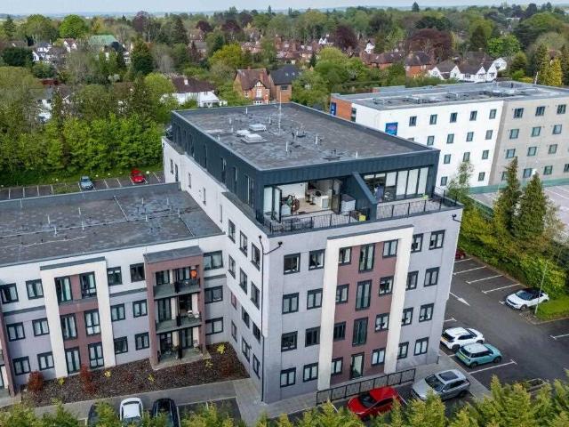 Broadoaks, 548 Streetsbrook Road. 2 bed apartment to rent £1,800 pcm £415 pw
