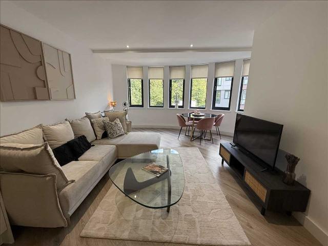 Broadoaks, Solihull B91, 1 bed flat to rent, £1,300 pcm | PrimeLocation