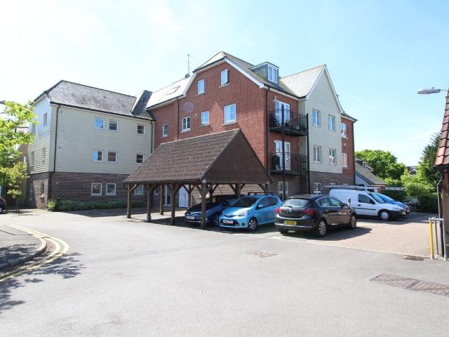 Broadacre Place, Fareham PO14, 2 bed flat to rent, £1,200 pcm | PrimeLocation
