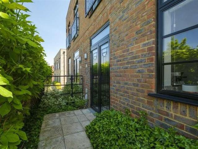 Broadbank Way, Canterbury, CT1