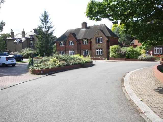 Broadbridge Close 1 bed flat to rent £1,550 pcm £358 pw