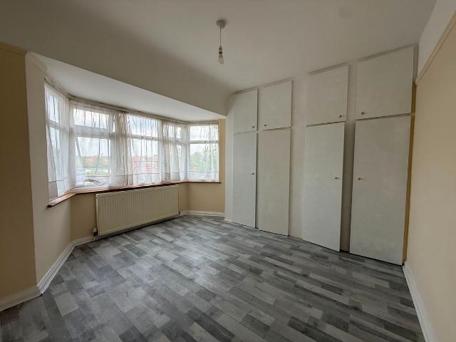 Broadcroft Ave, Stanmore HA7, 3 bed maisonette to rent, £2,300 pcm | PrimeLocation