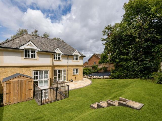 Broadcroft, Tunbridge Wells, TN2 4 bed detached house to rent £3,500 pcm £808 pw