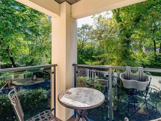 Broadfield Court, Park View Road, 2 Bedroom Apartment