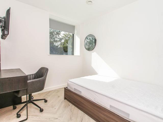 Broadgate, Beeston NG9, Room to rent, £758 pcm | PrimeLocation