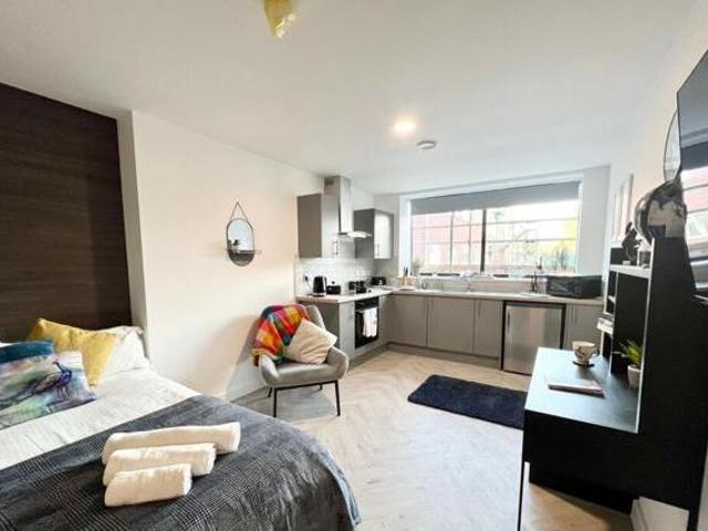 Broadgate House, Beeston, Studio Flat For