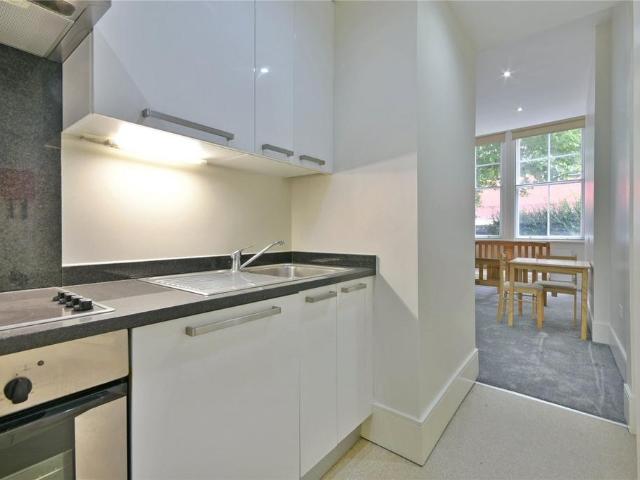Broadhurst Gardens, South Hampstead. Studio to rent £1,650 pcm £381 pw