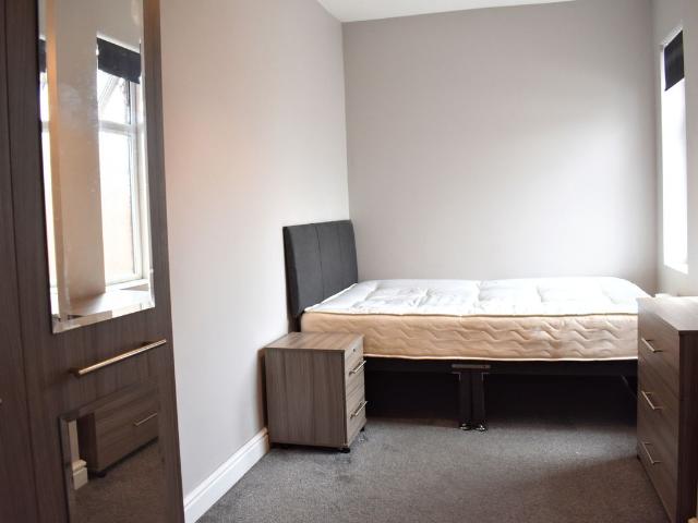 Broadhurst Street, Stockport SK3, Room to rent, £600 pcm | PrimeLocation