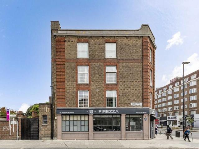 Broadlands Avenue, London SW16 4 bed flat to rent £3,500 pcm £808 pw