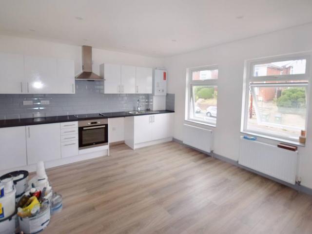 Broadlands Road, Southampton SO17 2 bed flat to rent £1,195 pcm £276 pw