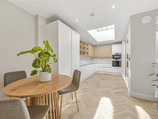 Broadley Street, London, NW8 4 bed apartment to rent £6,000 pcm £1,385 pw