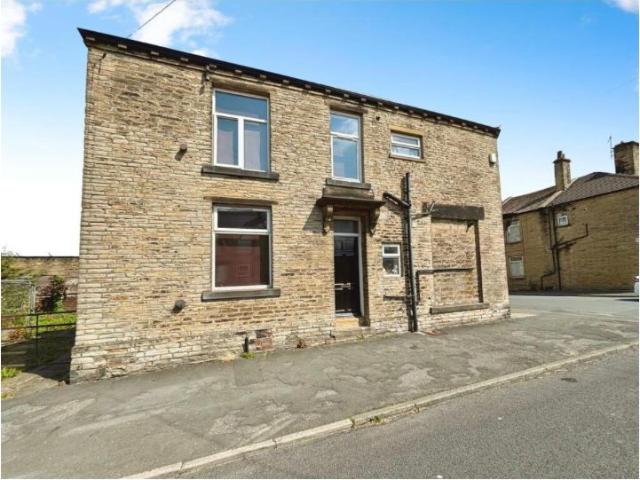Broadstone Way, Bradford BD4, 2 bed terraced house to rent, £750 pcm | PrimeLocation