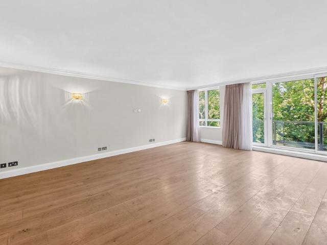 Broadwalk House 4th Floor, Hyde. 3 bed flat to rent £9,000 pcm £2,077 pw