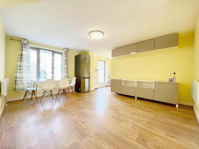 Broadwalk, Upper William Street. 2 bed apartment to rent £1,050 pcm £242 pw