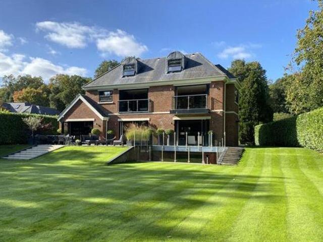 Broadwater Close, Burwood Park, 5 Bedroom Detached