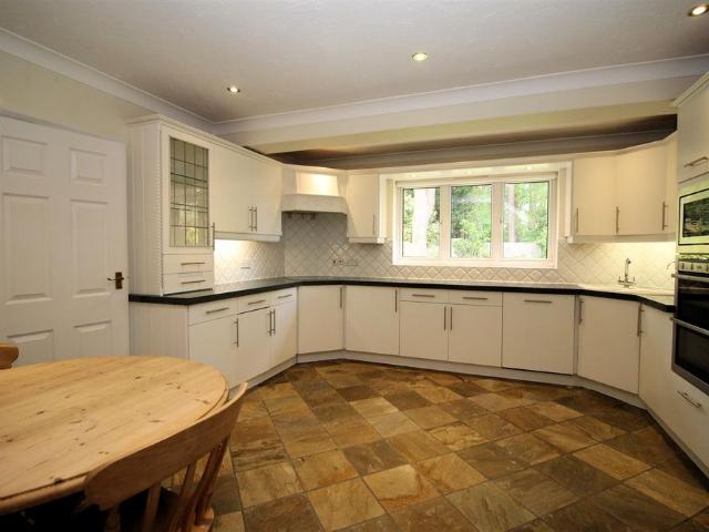 Broadwater Close, Woking, Surrey, GU21 5TW