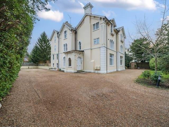 Broadwater Down, Tunbridge Wells TN2 2 bed flat to rent £1,995 pcm £460 pw