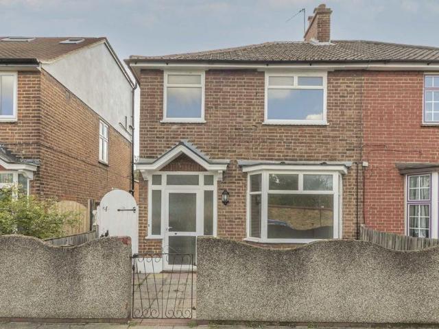 Broadwater Road, London SW17 3 bed house to rent £2,800 pcm £646 pw