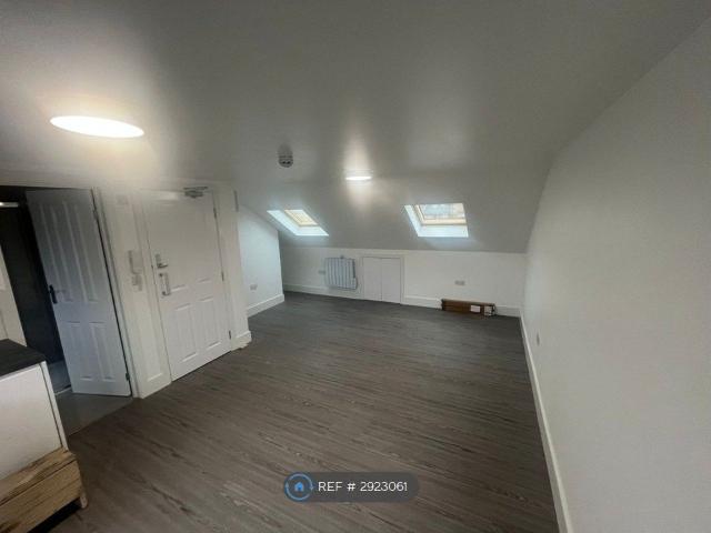 Broadwater Road, London SW17, Studio to rent, £1,575 pcm | PrimeLocation
