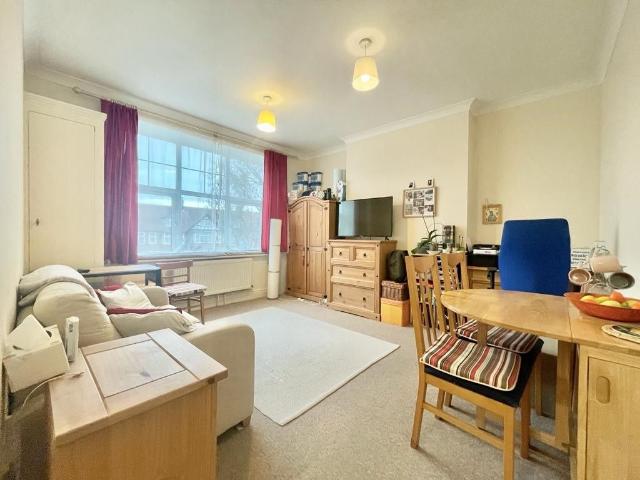 Broadwater Road, Worthing BN14, 1 bed flat to rent, £900 pcm | PrimeLocation