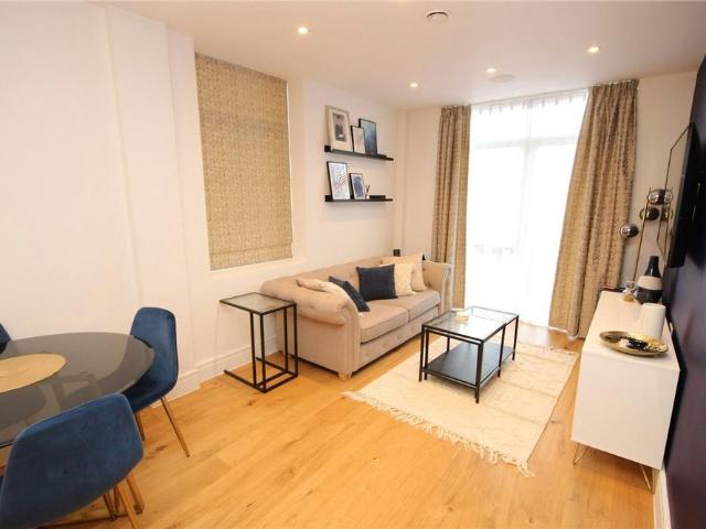 Broadwater Road, Welwyn Garden City, AL7 3FB