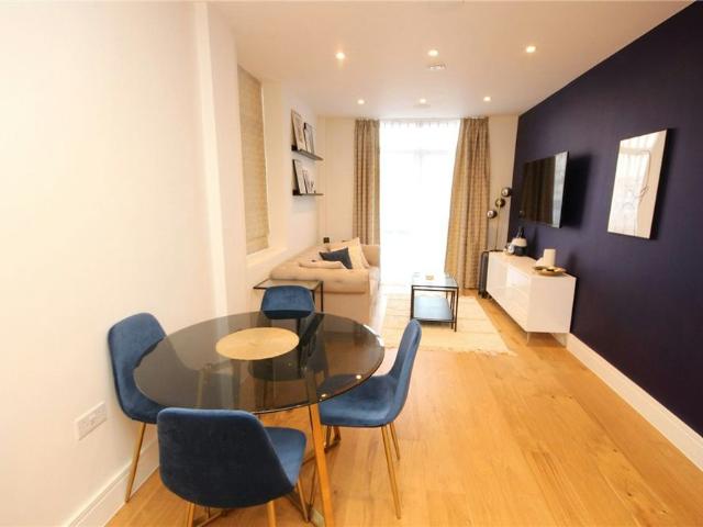 Broadwater Road, Welwyn Garden City, AL7 3FB