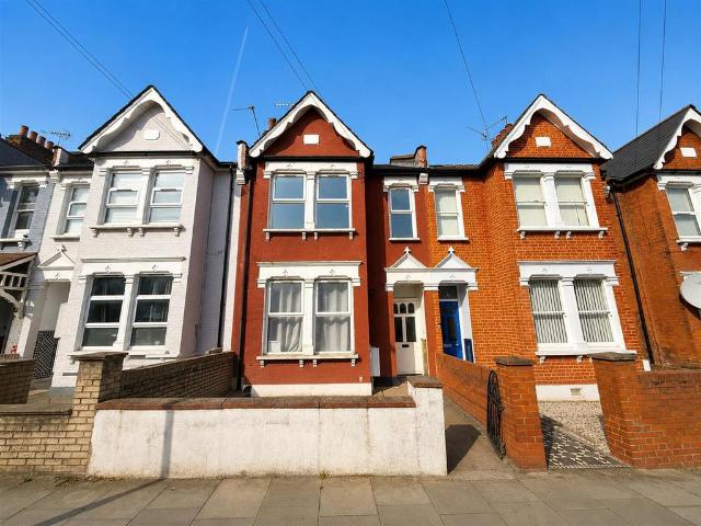 Broadwater Road, Tottenham, London 3 bed flat to rent £2,150 pcm £496 pw