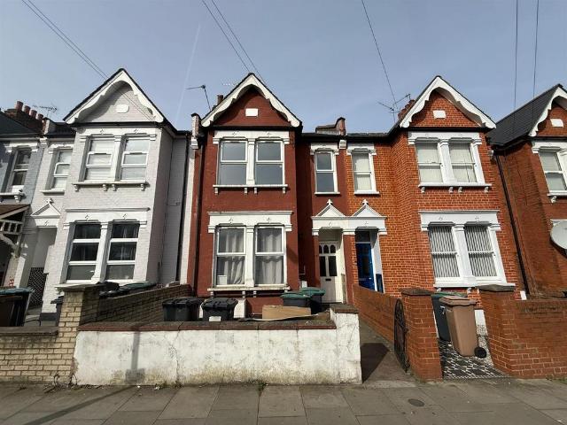 Broadwater Road, Tottenham, London 3 bed flat to rent £2,200 pcm £508 pw