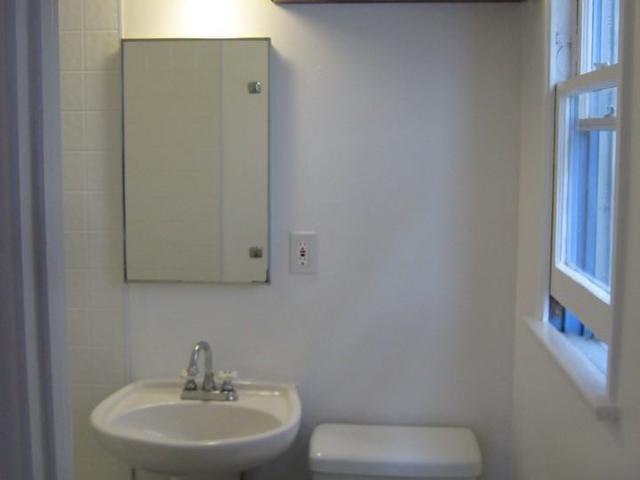 Broadway 1 Bedroom Apartment for Rent at 821 Broadway St, Los Angeles, CA 90291 Venice