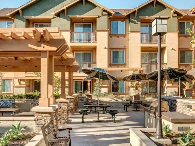 Broadway Villas 2 Bedroom Apartment for Rent at 9501 S Spring St, Los Angeles, CA 90003 Congress Southeast