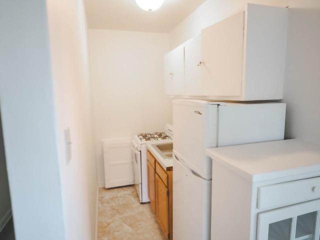 Broadway Apartments 1 Bedroom Apartment for Rent at 775 E Broad St, Columbus, OH 43205 Olde Town East