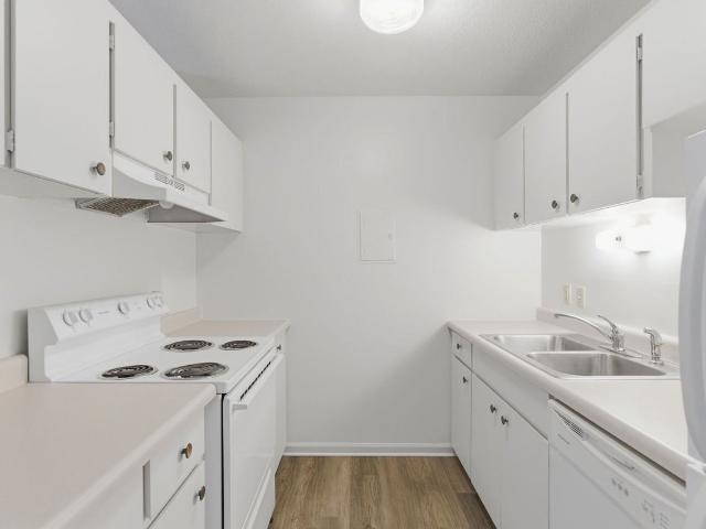 Broadway Apartments 2 Bedroom Apartment for Rent at 2309 W Broadway, Columbia, MO 65203
