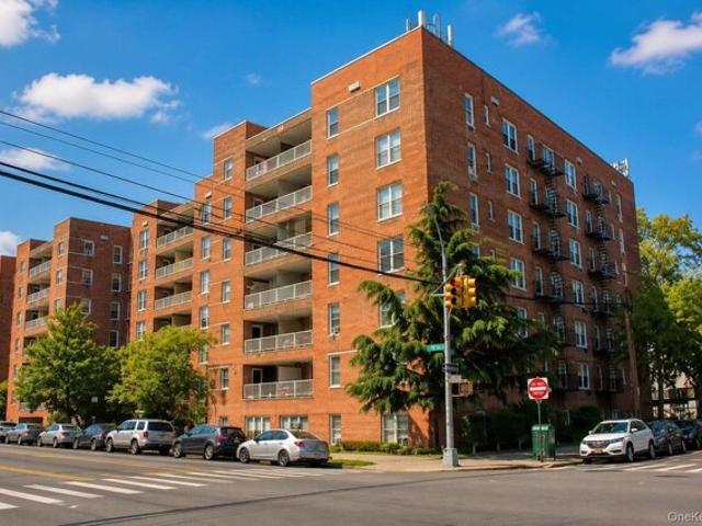 Broadway Apt T, Woodside, Property For Sale
