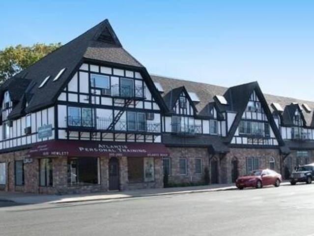 Broadway Ave Unit F, Hewlett, Flat For Rent