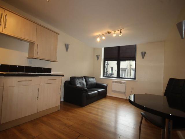 Broadway, Bradford BD1, 1 bed flat to rent, £575 pcm | PrimeLocation