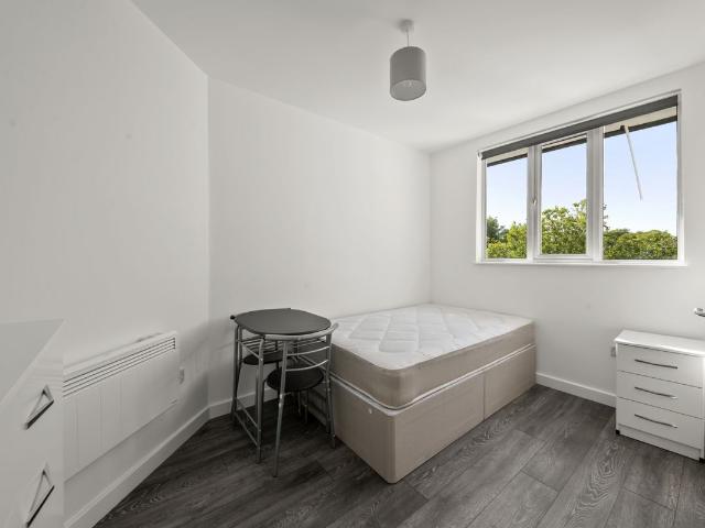 Broadway Buildings, Boston Road W7, Room to rent, £1,100 pcm | PrimeLocation