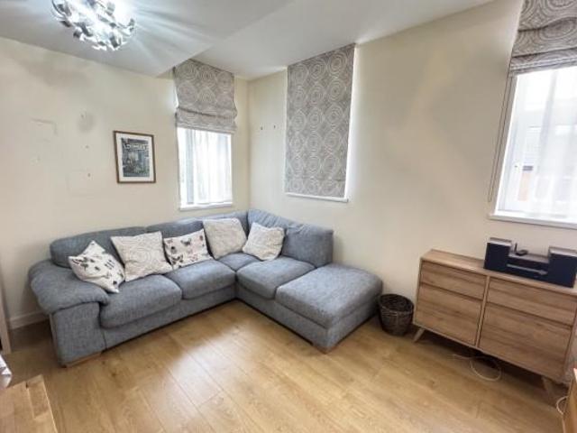 Broadway, Cardiff CF24 2 bed house to rent £1,175 pcm £271 pw