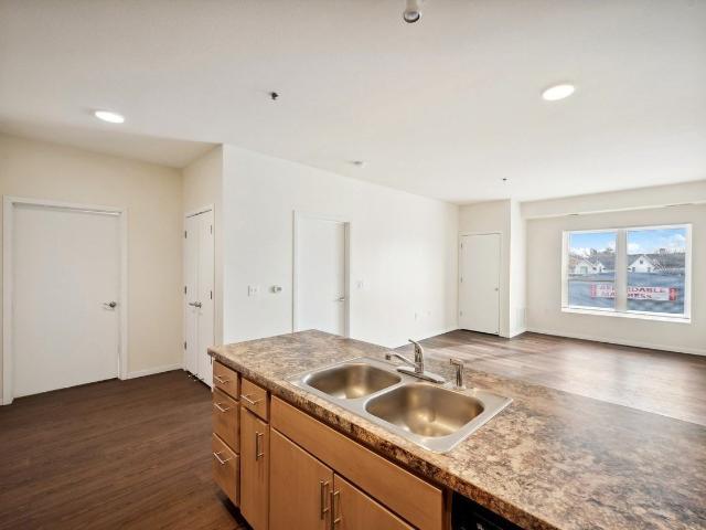 Broadway Flats 1 Bedroom Apartment for Rent at 2505 Penn Ave N, Minneapolis, MN 55411 Jordan