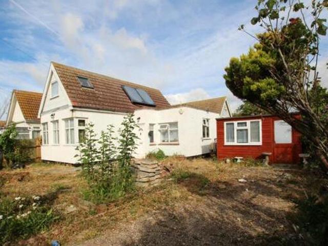 Broadway, Jaywick, 3 Bedroom Bungalow