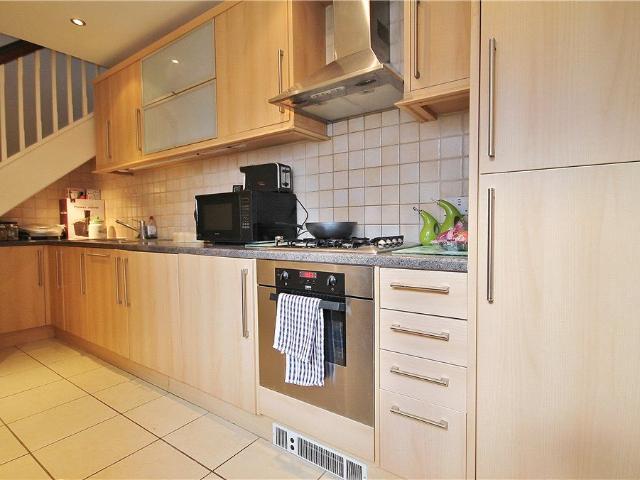 Broadway, Knaphill, Woking, Surrey GU21, 1 bed flat to rent, £1,200 pcm | PrimeLocation