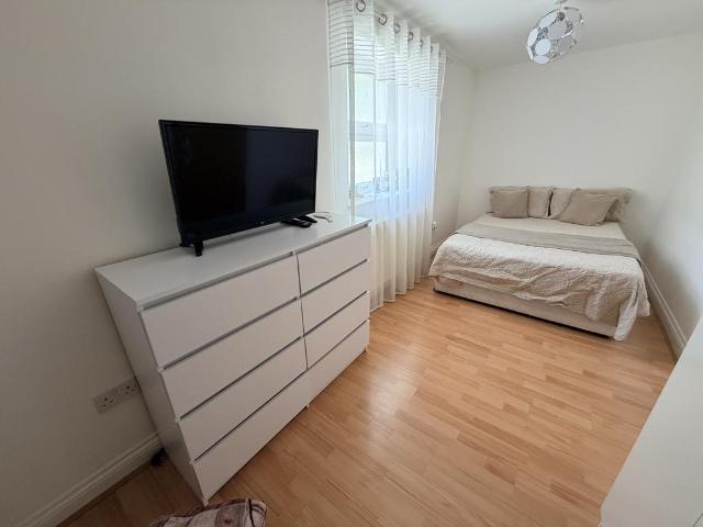 Broadway, London W13 1 bed flat to rent £1,450 pcm £335 pw