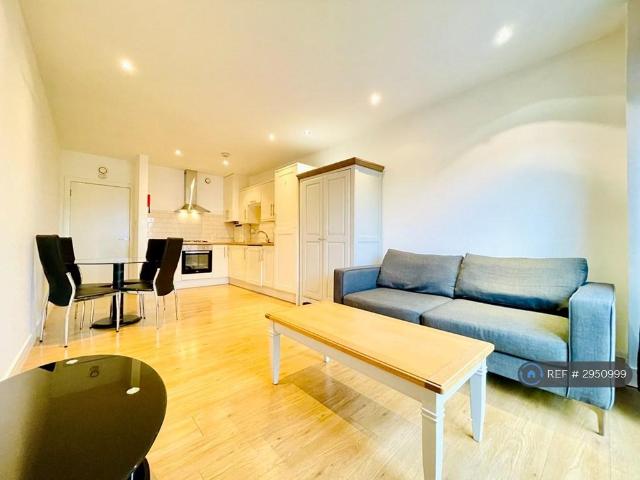 Broadway, London, W13 1 bed flat to rent £1,900 pcm £438 pw