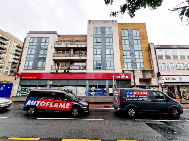 Broadway, London W13 2 bed flat to rent £2,200 pcm £508 pw