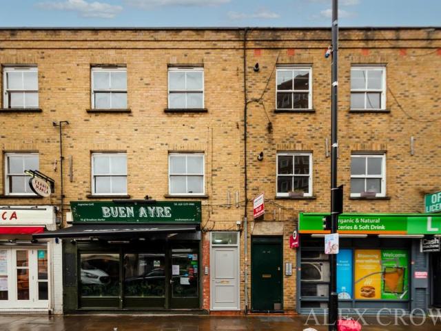 Broadway Market, London Fields 2 bed flat to rent £2,495 pcm £576 pw