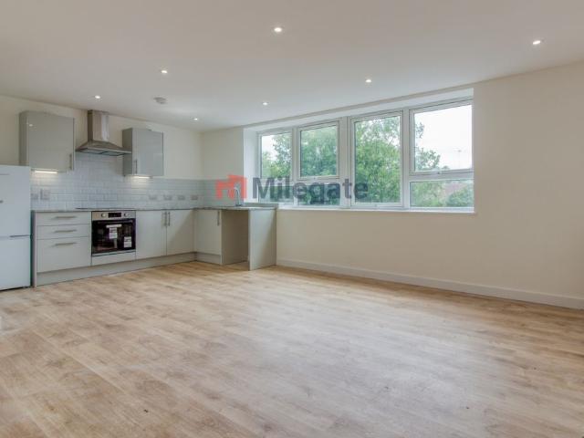 Broadway North, Pitsea SS13, 1 bed flat to rent, £1,150 pcm | PrimeLocation