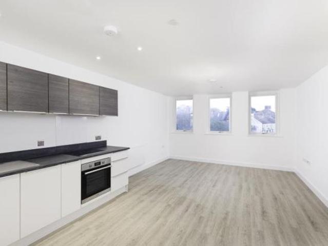 Broadway, Peterborough 2 bed apartment to rent £1,025 pcm £237 pw