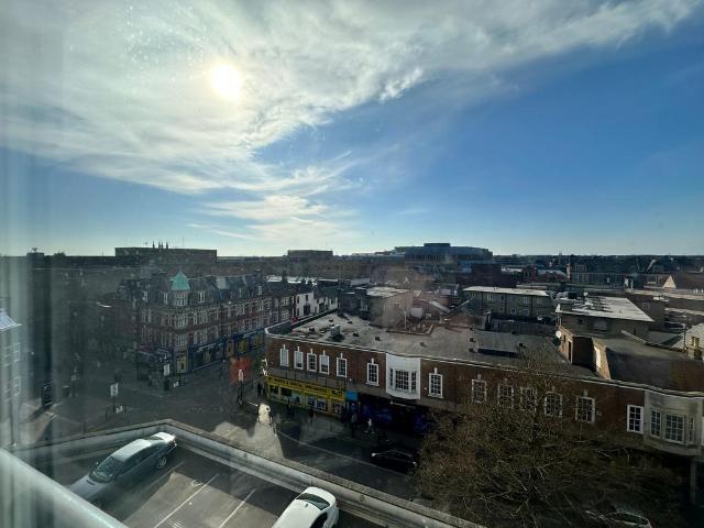 Broadway, Peterborough 2 bed apartment to rent £1,100 pcm £254 pw