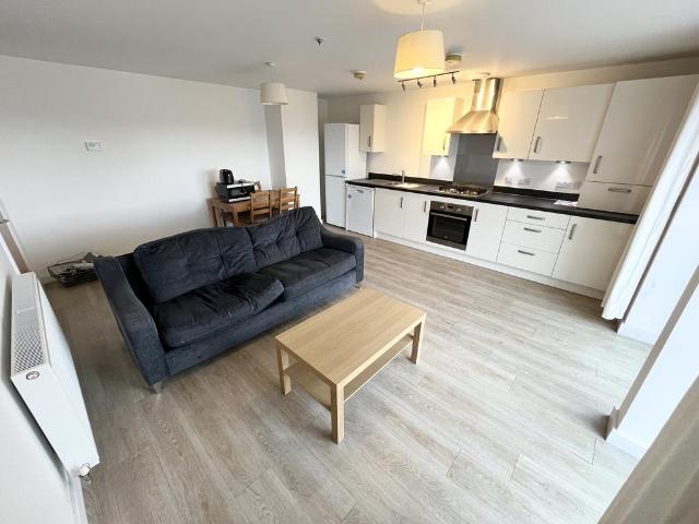 Broadway, PETERBOROUGH PE1 2 bed apartment to rent £1,050 pcm £242 pw