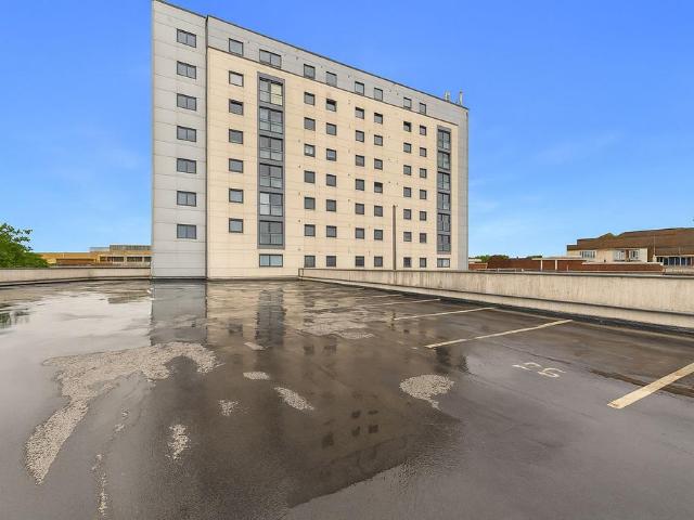 Broadway, Peterborough, PE1 2 bed apartment to rent £1,075 pcm £248 pw